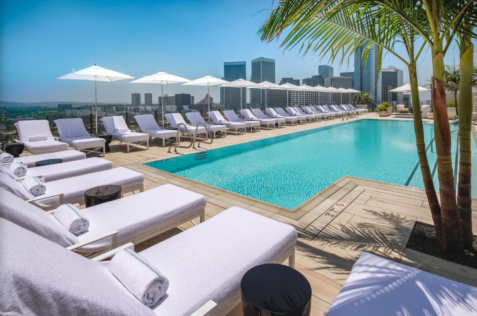 The Benefits & Perks of Hilton Honors Elite Status [2025]