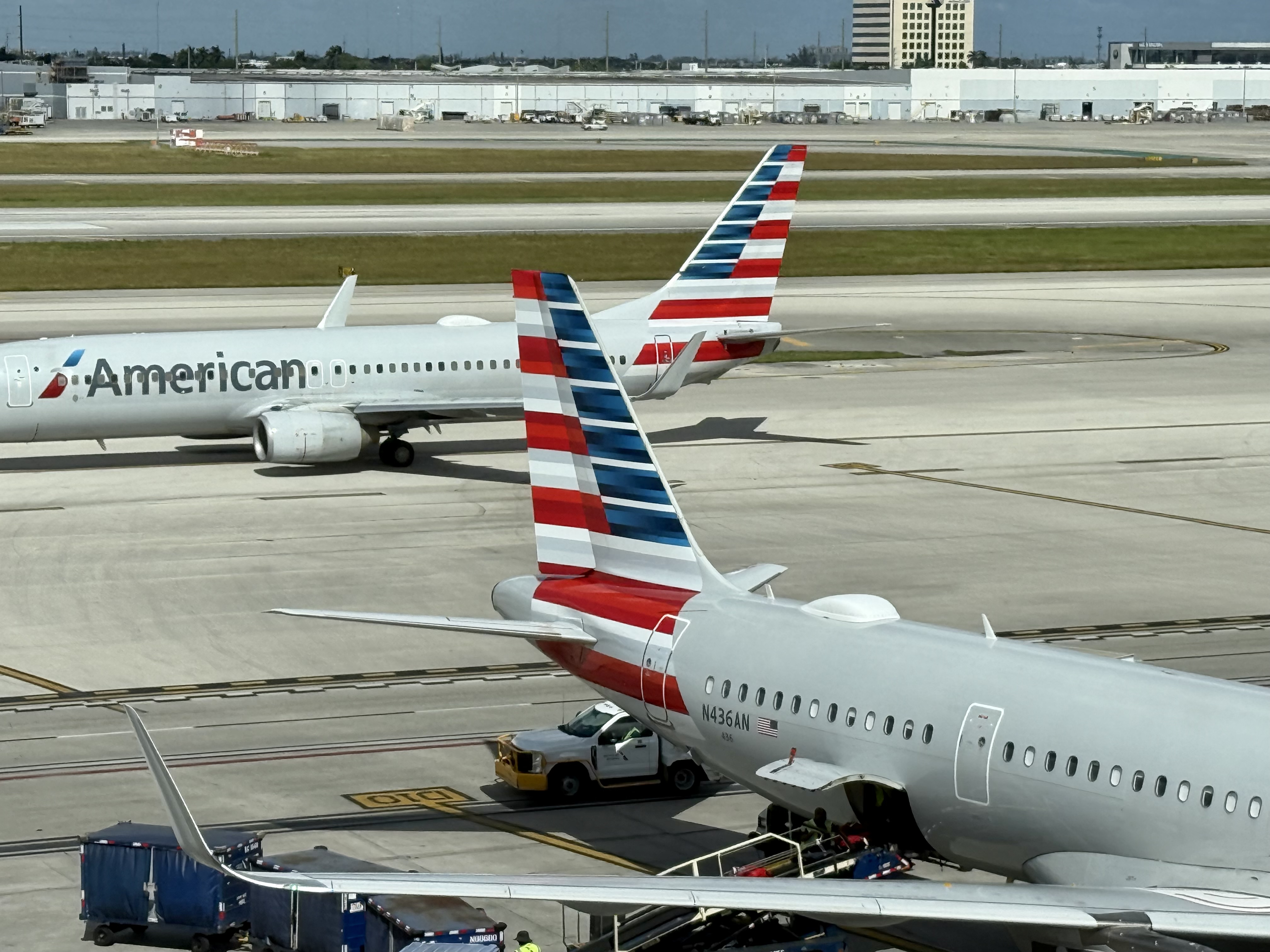 AAdvantage Platinum Select vs. AAdvantage Globe Card [2026]